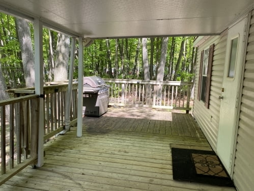 New Price!!! 2004 Northlander Cottager-12'x40' 2 bed, bunks. New skirting!