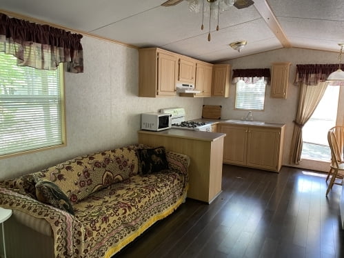 New Price!!! 2004 Northlander Cottager-12'x40' 2 bed, bunks. New skirting!