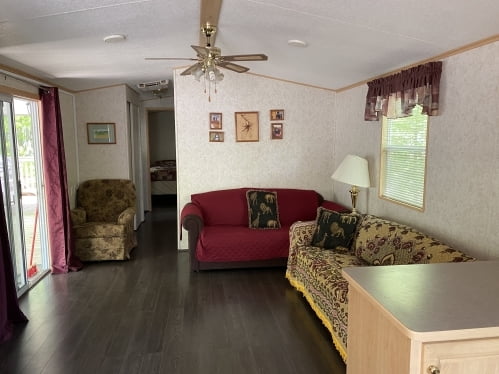 New Price!!! 2004 Northlander Cottager-12'x40' 2 bed, bunks. New skirting!