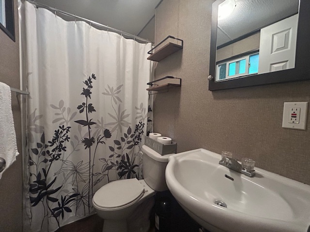 GREAT PRICE, WOODED AREA, LARGE SUNROOM!!! Site #211- 2017 Northlander ...