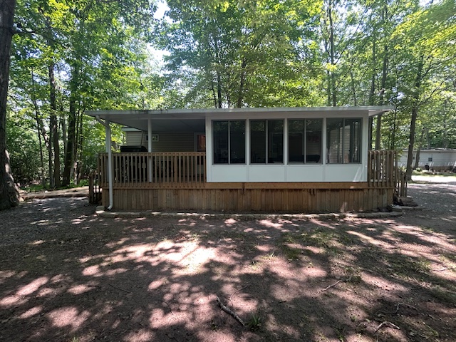 GREAT PRICE, WOODED AREA, LARGE SUNROOM!!! Site #211- 2017 Northlander ...