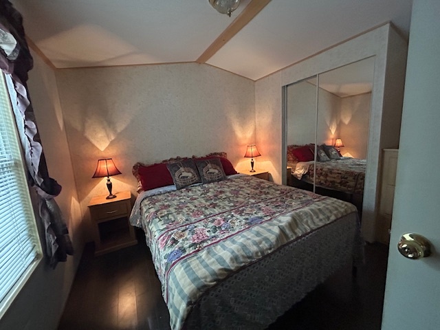 New Price!!! 2004 Northlander Cottager-12'x40' 2 bed, bunks. New skirting!