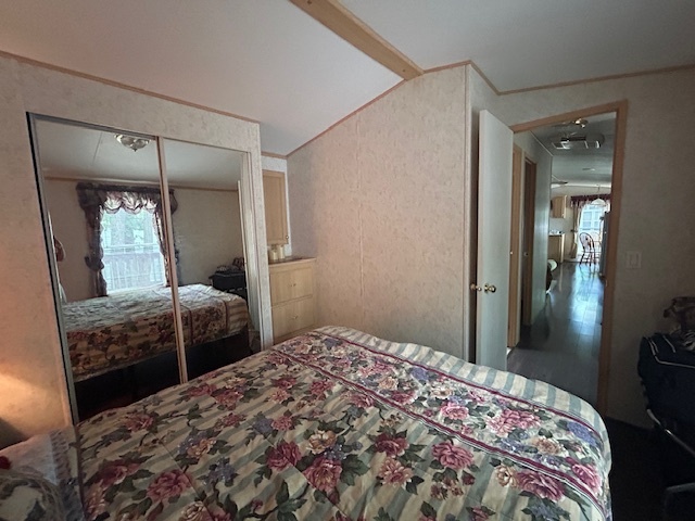 New Price!!! 2004 Northlander Cottager-12'x40' 2 bed, bunks. New skirting!