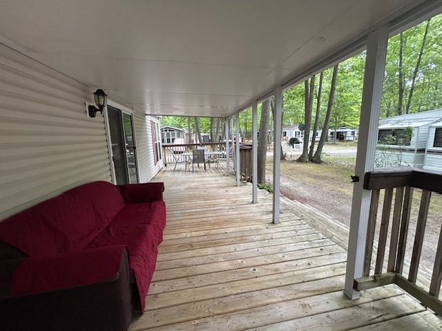 New Price!!! 2004 Northlander Cottager-12'x40' 2 bed, bunks. New skirting!