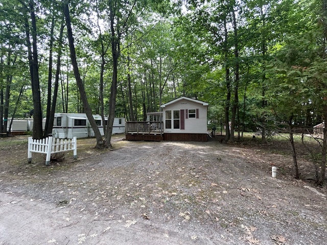 New Price!!! 2004 Northlander Cottager-12'x40' 2 bed, bunks. New skirting!