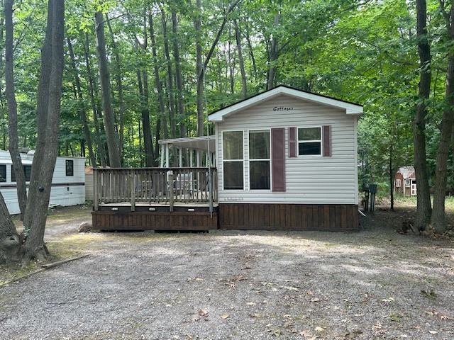 New Price!!! 2004 Northlander Cottager-12'x40' 2 bed, bunks. New skirting!