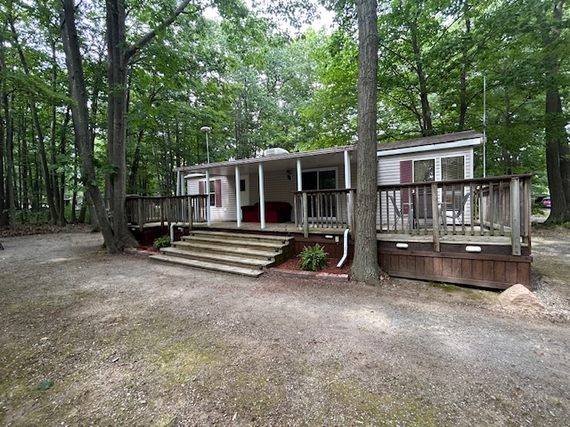 New Price!!! 2004 Northlander Cottager-12'x40' 2 bed, bunks. New skirting!