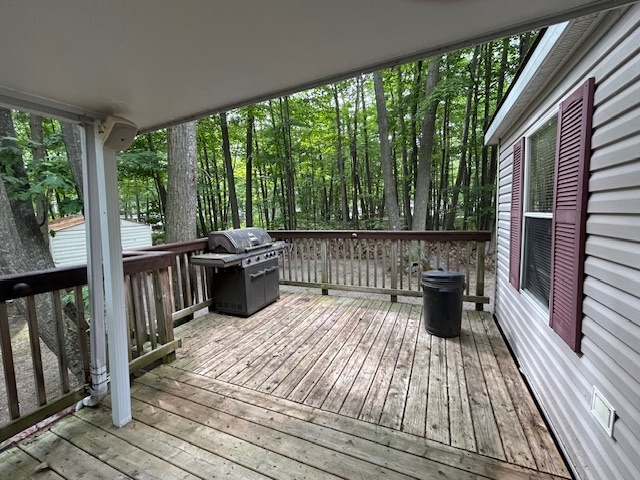 New Price!!! 2004 Northlander Cottager-12'x40' 2 bed, bunks. New skirting!