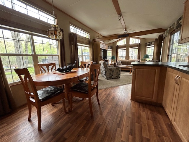 SPACIOUS 1 BEDROOM WITH DEN- LARGE SITE- Site #250, 2012 Northlander ...