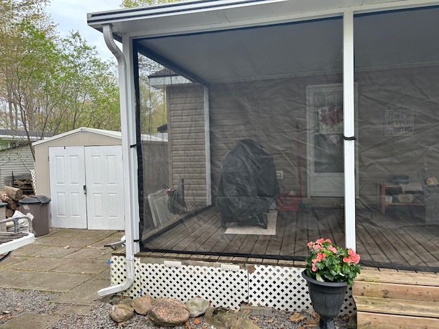 SPACIOUS 1 BEDROOM WITH DEN- LARGE SITE- Site #250, 2012 Northlander ...